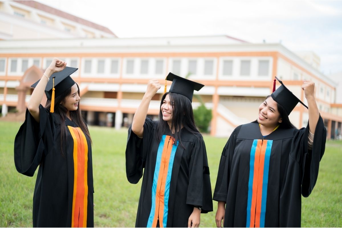 Why You Should Have a University Degree: 5 Reasons – Shopping Tips